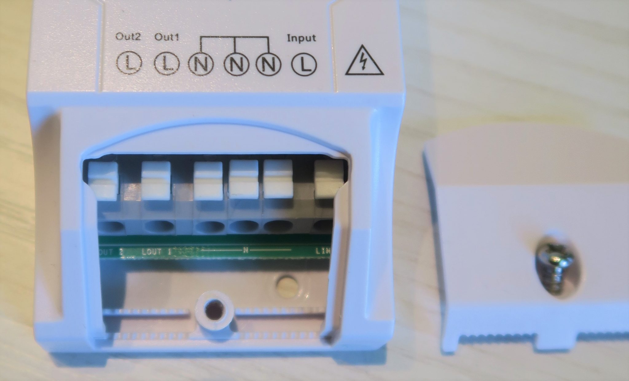 Sonoff Dual R2: istruzioni complete con schema elettrico