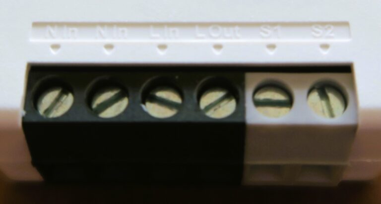 Sonoff Mini R2: guida e schema interruttore, deviatore, relè e pulsante